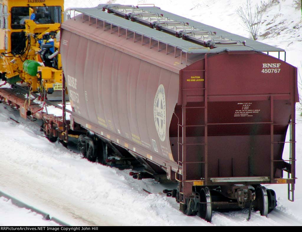 101218027 BNSF 450767 at the BNSF Northtown No Hump Track